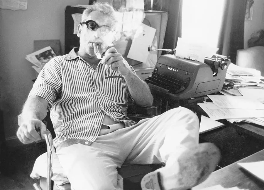 Tal día como hoy nació » Sam Fuller, el cineasta que metía dinamita en ...